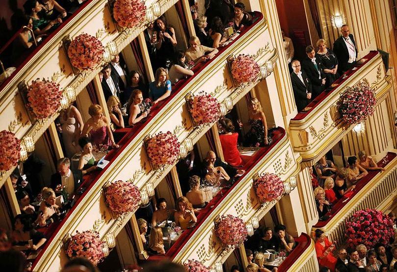 Kim Kardashian Viyana'daki opera balosundaydı - Magazin Haberleri