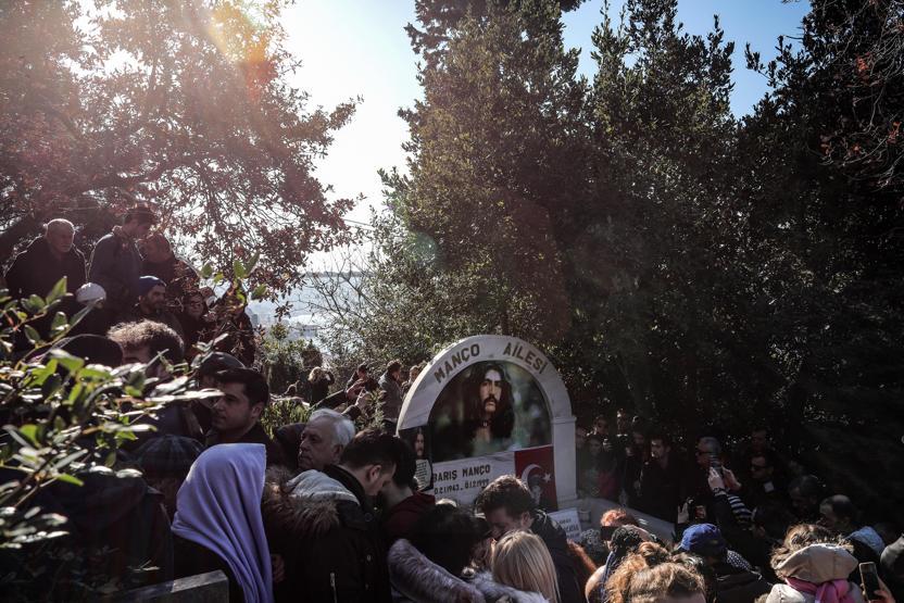 Barış Manço ölümünün 21. yılında mezarı başında anıldı - Magazin Haberleri