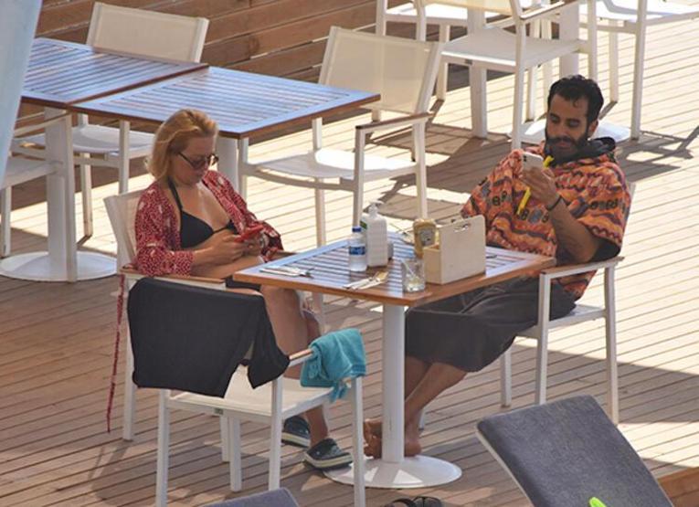 Gökhan Türkmen ve eşi Sinem Aksoy, Bodrum tatilinde - Magazin Haberleri