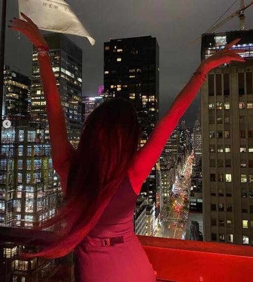 Hande Erçel, New York'tan paylaştı! Pozlarına beğeni yağdı - Son Dakika ...