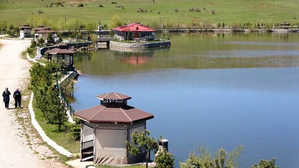 Yeşilliğin ortasındaki gölet, manzarası ile hayran bırakıyor - Seyahat ...