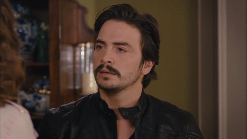 Ahmet Kural'ın aşk pozuna beğeni yağdı - Son Dakika Magazin Haberleri