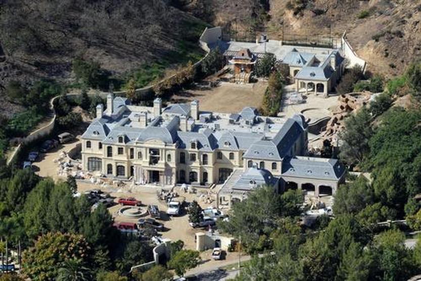 Malikane vergisi telaşı: Hollywood yıldızları lüks evlerini satılığa ...