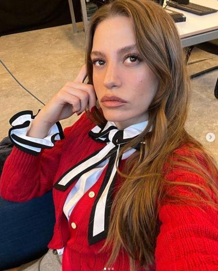 Serenay Sarıkaya siyah elbisesiyle büyüledi - Son Dakika Magazin Haberleri