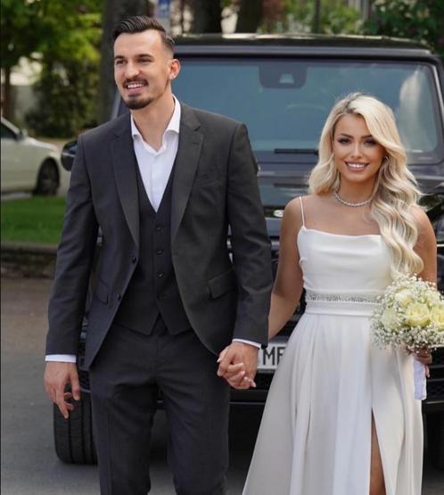 Mergim Berisha, sevgilisi Edona Rudaku ile evlendi