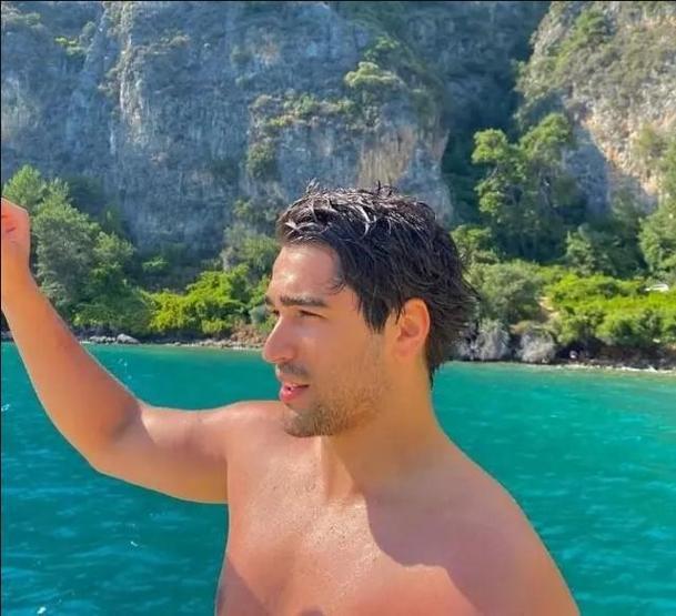 Mert Ramazan Demir'den tatil pozları - Son Dakika Magazin Haberleri