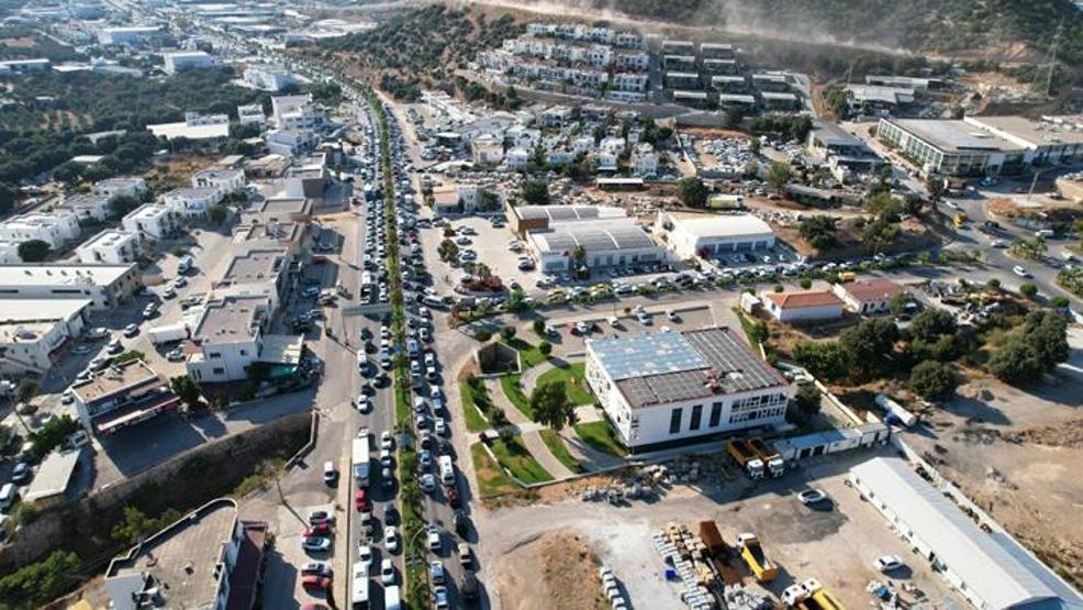 Bodrum'da su isale hattı patladı, cadde suyla doldu - Güncel Haberler