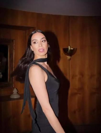 Yedi aylık hamile olan Azra Akın'dan cinsiyet açıklaması - Son Dakika ...