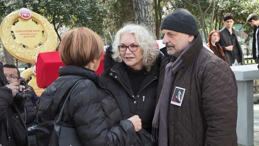 Usta oyuncu Kayhan Yıldızoğlu son yolculuğuna uğurlandı! Cenazeye ünlü ...