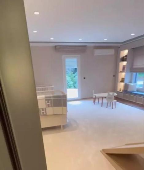 Yasemin Tatlıses, Ayel ve Emirin odasını ilk kez gezdirdi! - Son Dakika ...