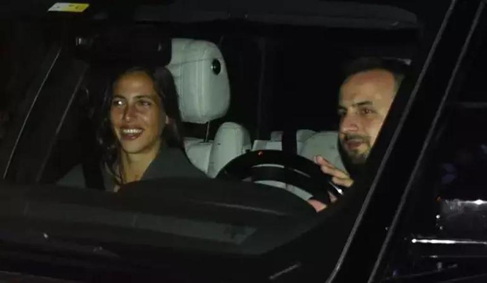 Çeşme'de akşam yürüyüşü! Zehra Çilingiroğlu ve sevgilisi Mürsel Kaya ...