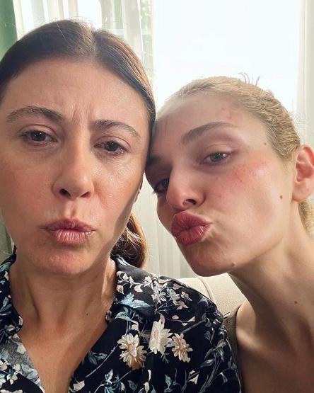 Taş Kağıt Makas'ın yıldızları Serra Arıtürk ve Ekin Koç'tan set ...