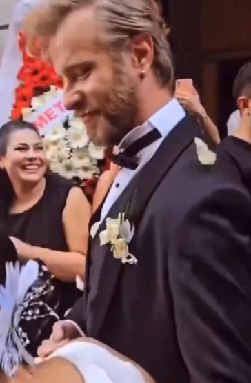 YABANCI DAMAT'IN NİKO'SU ÖZGÜR ÇEVİK EVLENDİ! Hatice Kartoğlu ...