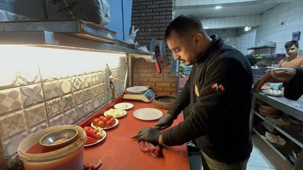 HATAY'A GİDEN YEMEDEN DÖNMÜYOR! Kiremit tavalarda 35 dakika dinlene ...