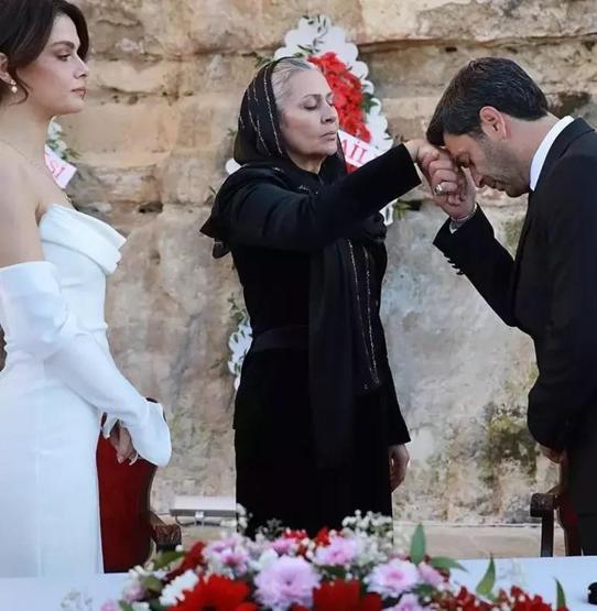 UZAK ŞEHİR'DE CİHAN VE ALYA EVLENDİ! Sadakat Albora noktayı koydu: 'Tez ...