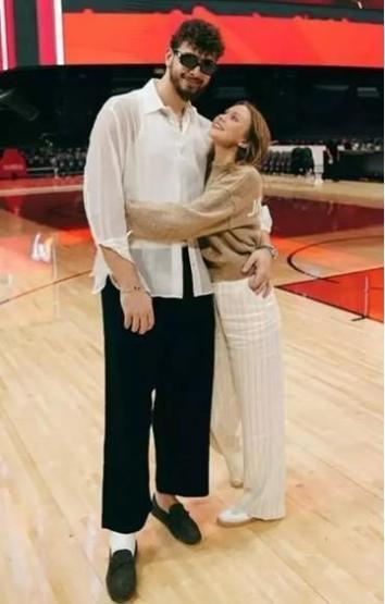 Alperen Şengün ve model sevgilisi Hannah Cherry'den aşk dolu pozlar! - Magazin Haberleri