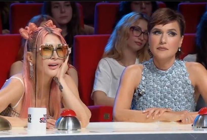 7 YAŞINDA YOK BÖYLE YETENEK! Hande Yener ve Şevval Sam ayakta alkışladı ...