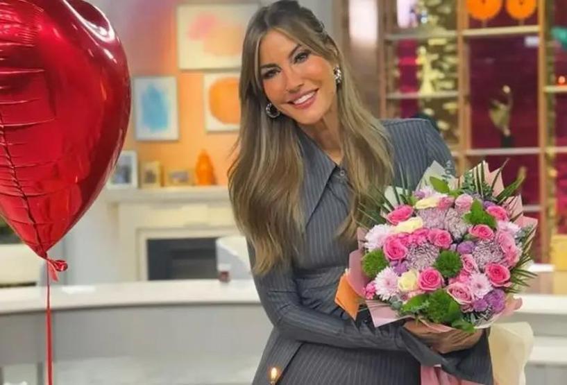 YILIN AŞK BOMBASI! Çağla Şıkel Kendisinden 13 Yaş Küçük Yeni ...