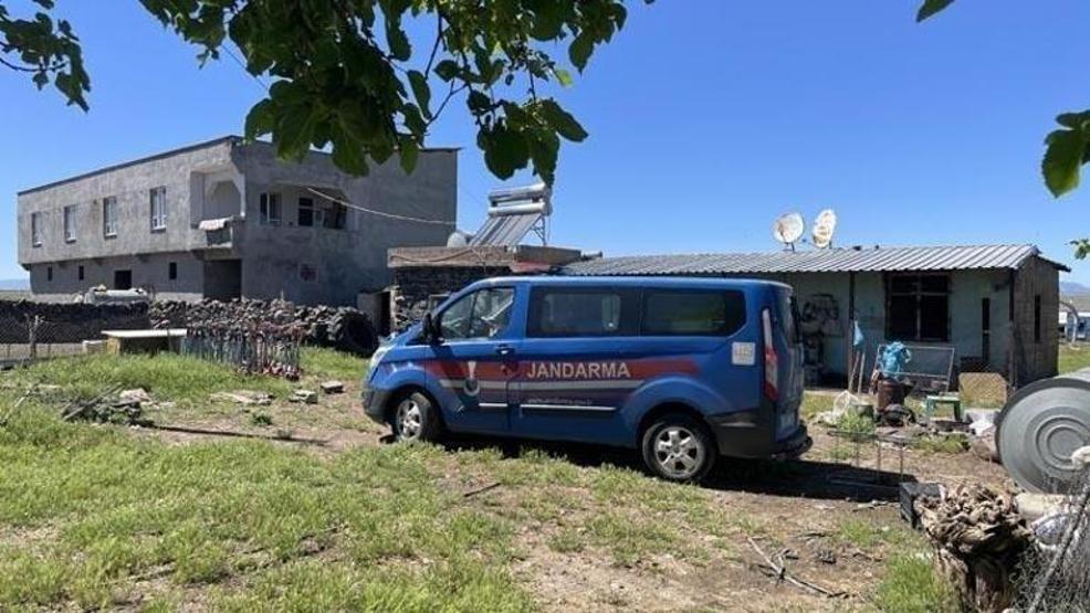 'YILAN' HİKAYESİ! Anlık panik faciaya yol açtı: Yaralılar var! - CNN ...