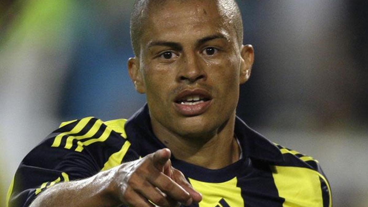 Alex ve Carlos Fenerbahçe'de kaldı - Son Dakika Futbol Haberi