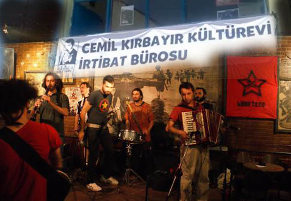 Berfo Ana ve oğlu için sahne alacaklar