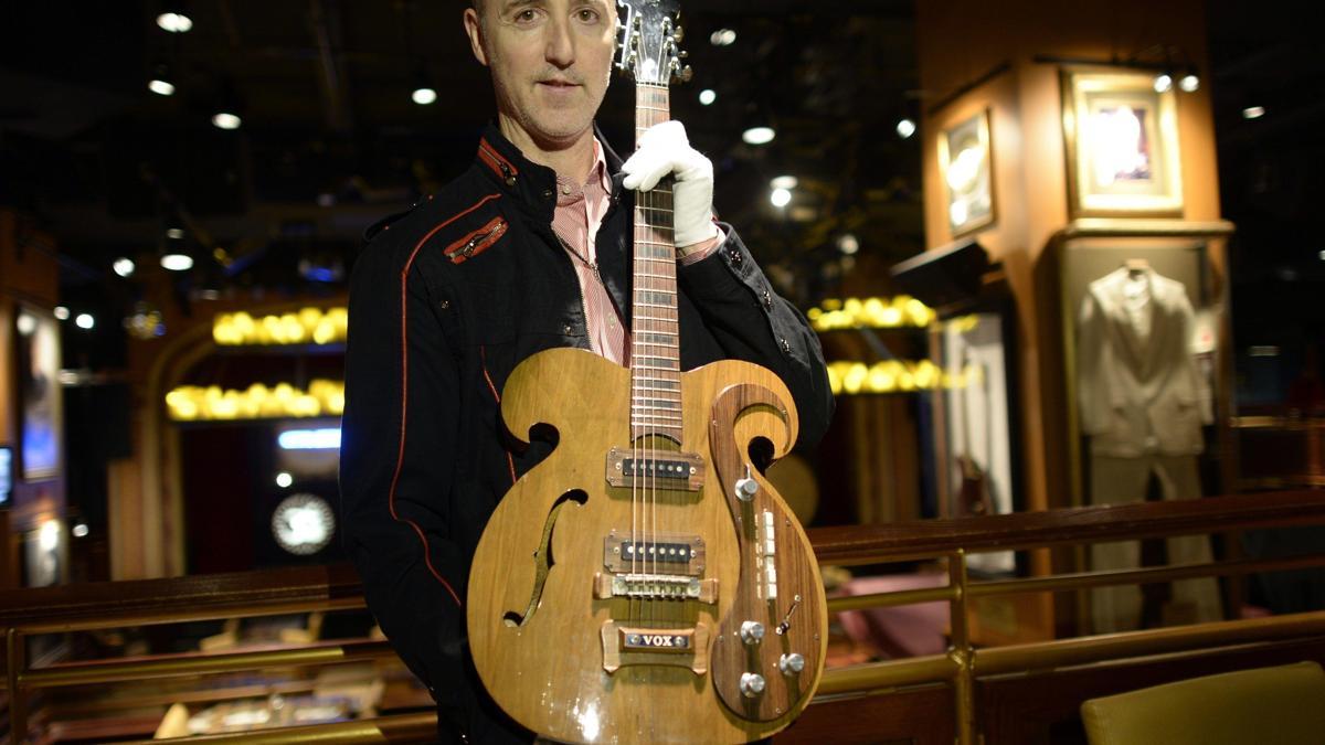 Beatles'a ait gitar, 408 bin dolara satıldı