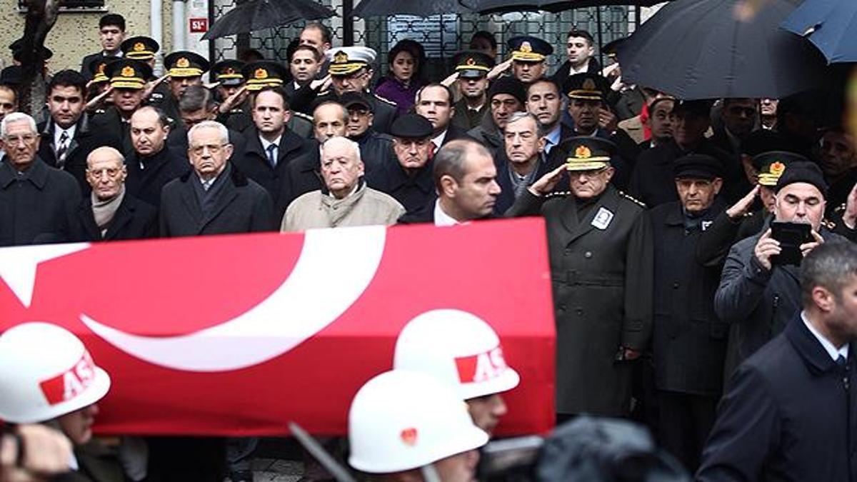 Teoman Koman toprağa verildi - CNN TÜRK En Son Haberler