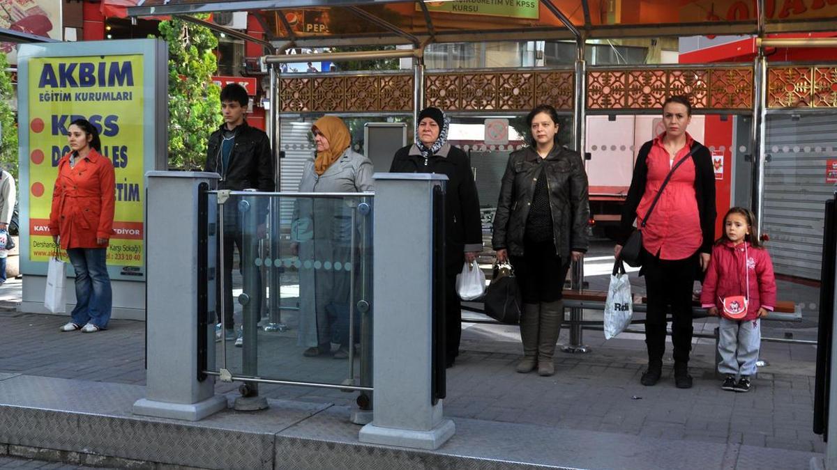 Saat 9'u 5 geçe... - CNN Türk Güncel Haberler