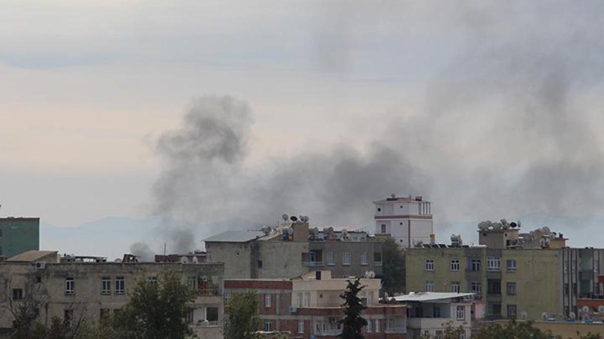 Silvan'da eve roketatar isabet etti - CNN TÜRK En Son Haberler