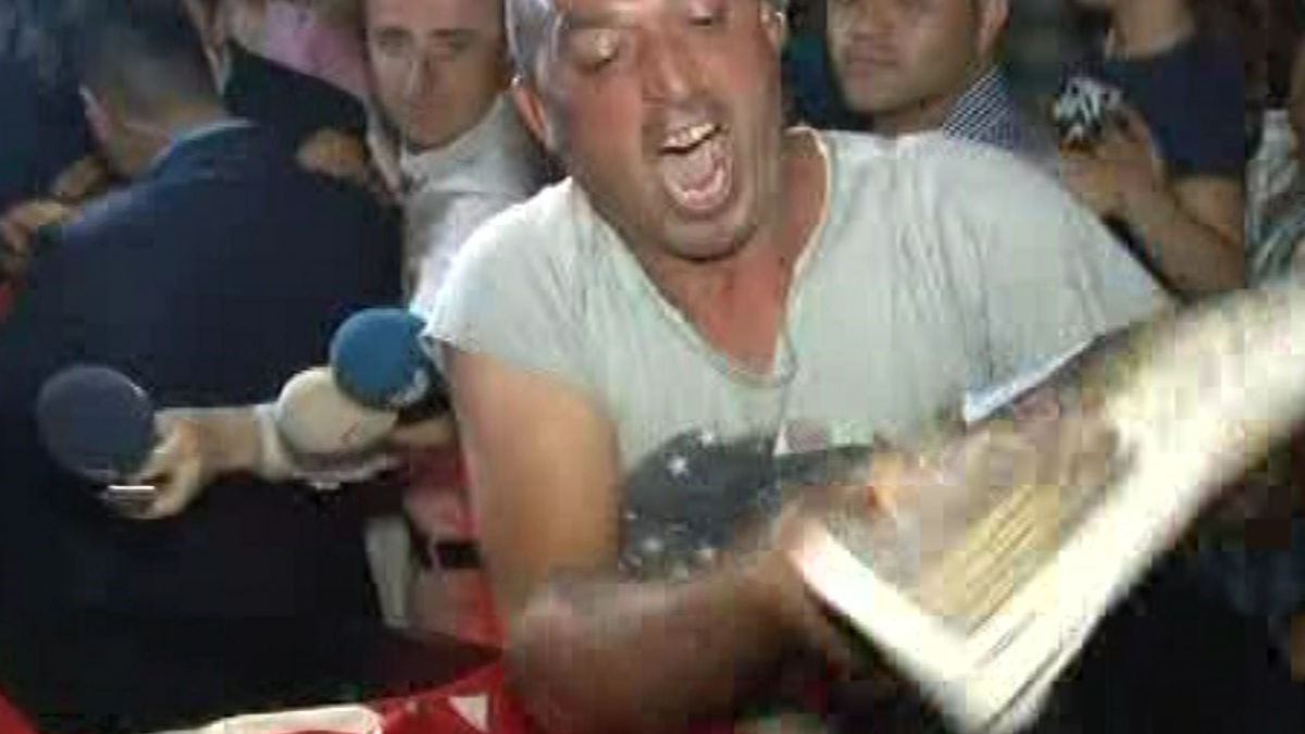 Hulusi Akar, Halis Demir'in ailesini ziyaret etti - Son Dakika Haberler ...