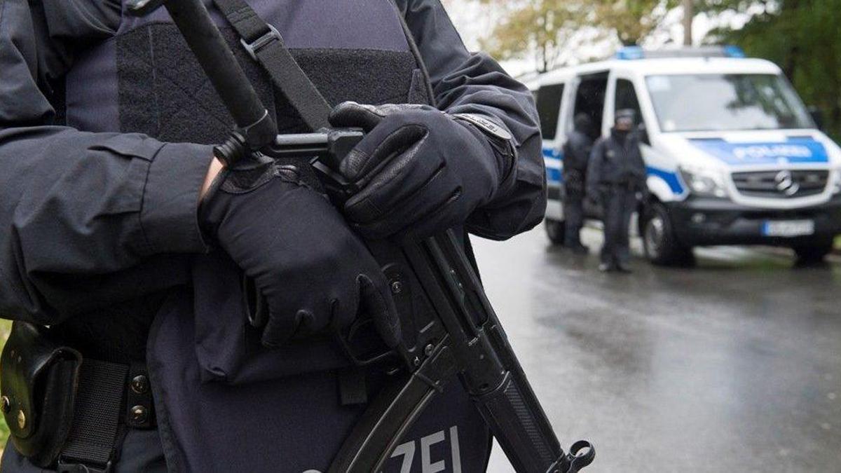 Alman polisi baskında bir Türkü öldürdü - Dünya Haberleri CNN TÜRK