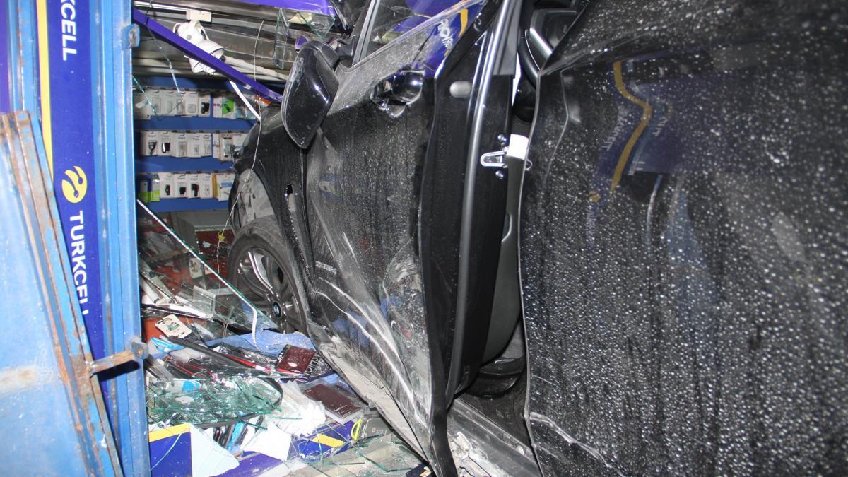 Direksiyon başında kriz geçiren vale lüks cip ile iş yerine girdi ...