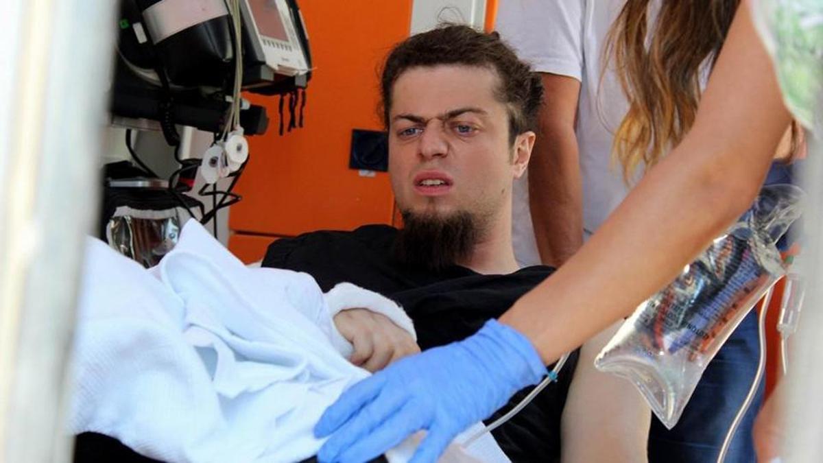 İllüzyonist Aref Ghafouri'yi kobra yılanı ısırdı - CNN TÜRK En Son Haberler