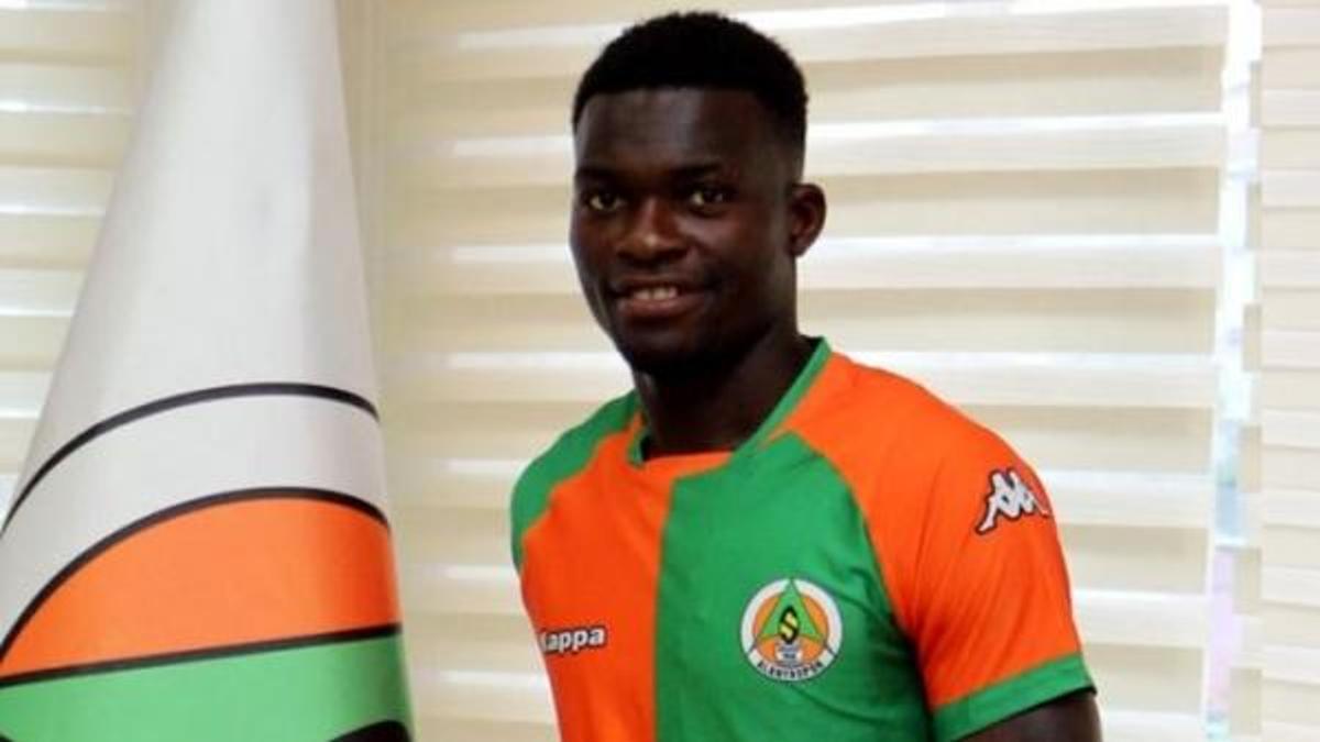 Isaac Sackey'nin cezasında indirim - Futbol Haberleri
