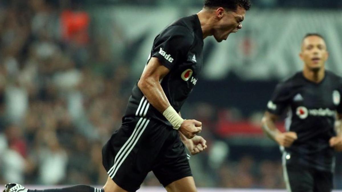 Pepe 420 bin TL'lik primini çalışanlara dağıttı - Son Dakika Futbol Haberi