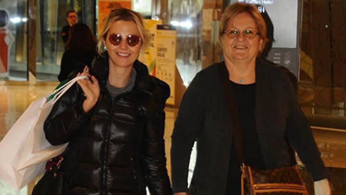 Ece Erken ile annesi küstü - Magazin Haberleri