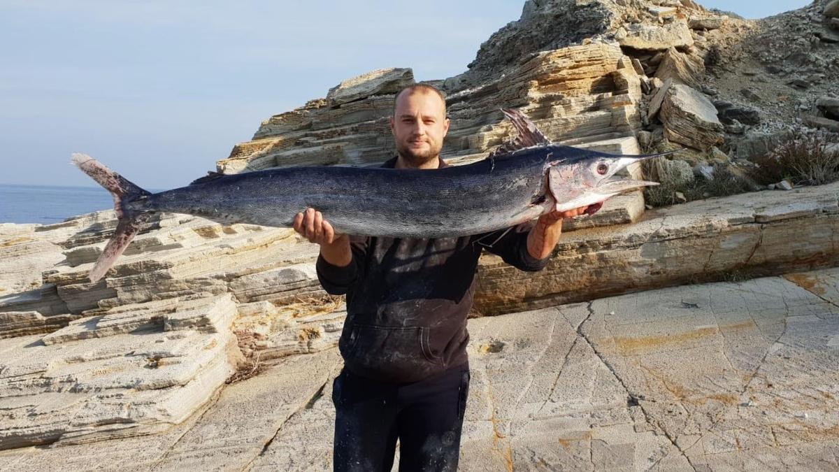Oltayla 21 kiloluk dev kılıç balığı yakaladı - CNN TÜRK Haberler
