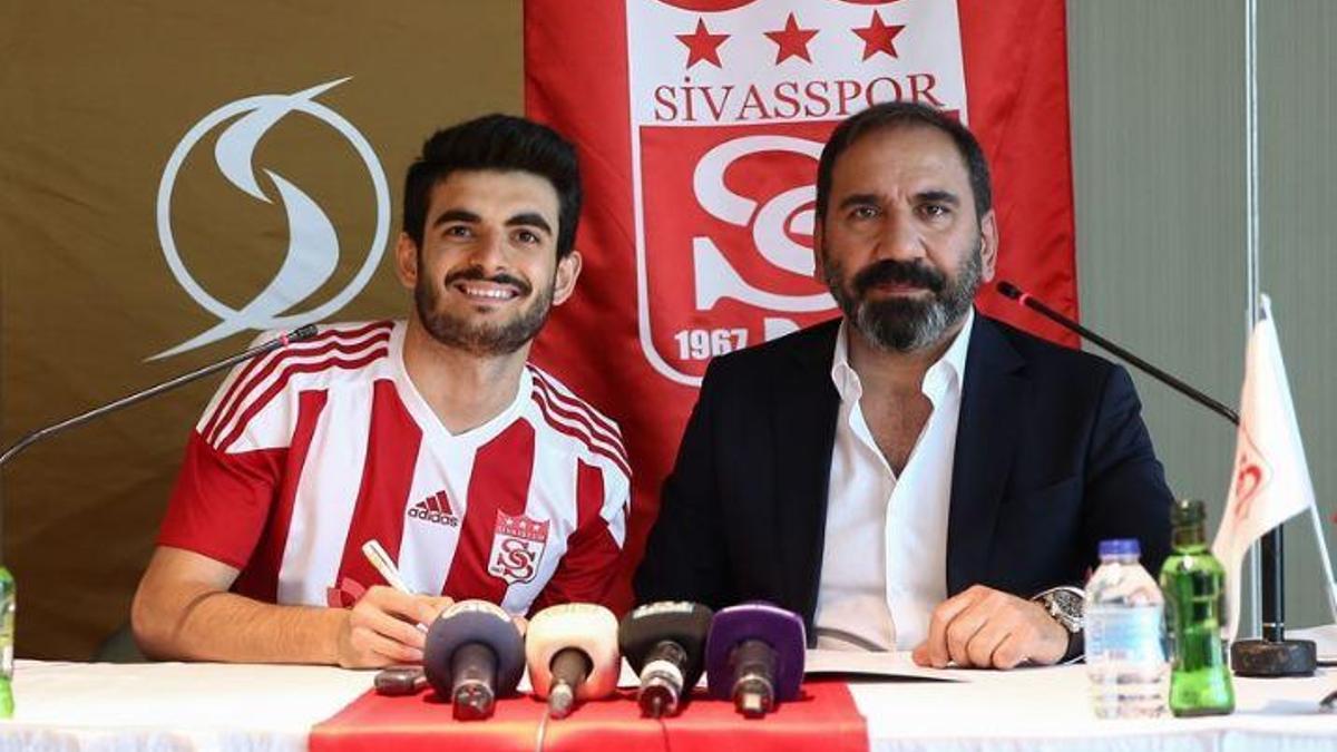 Fatih Aksoy resmi imzayı attı - Son Dakika Futbol Haberi