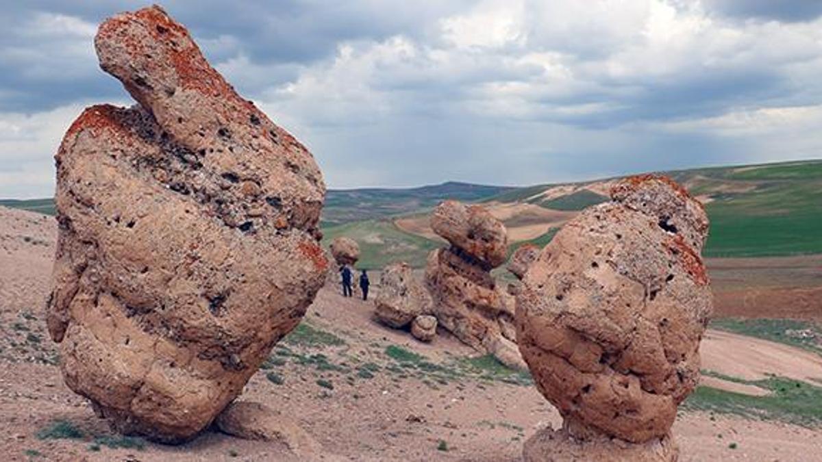 Sivastaki esrarengiz kayalar dikkat çekiyor - Son Dakika Flaş Haberler
