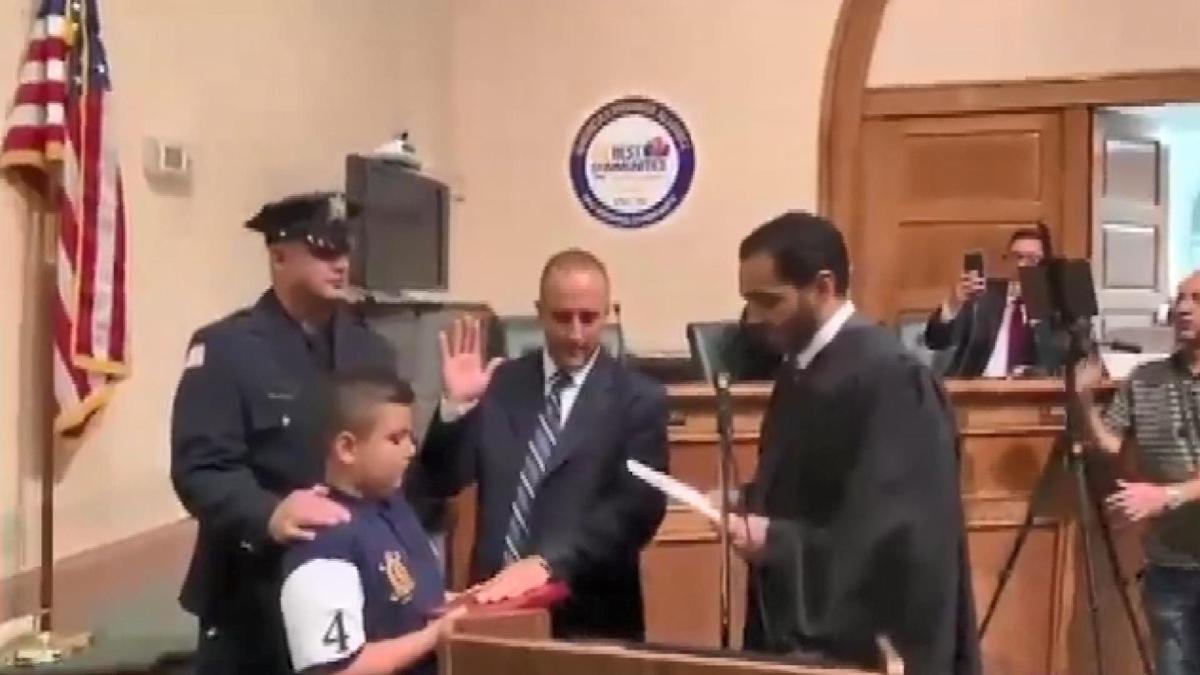 Dakikalarca alkışladılar! Kurana el basarak yemin etti - Son Dakika ...