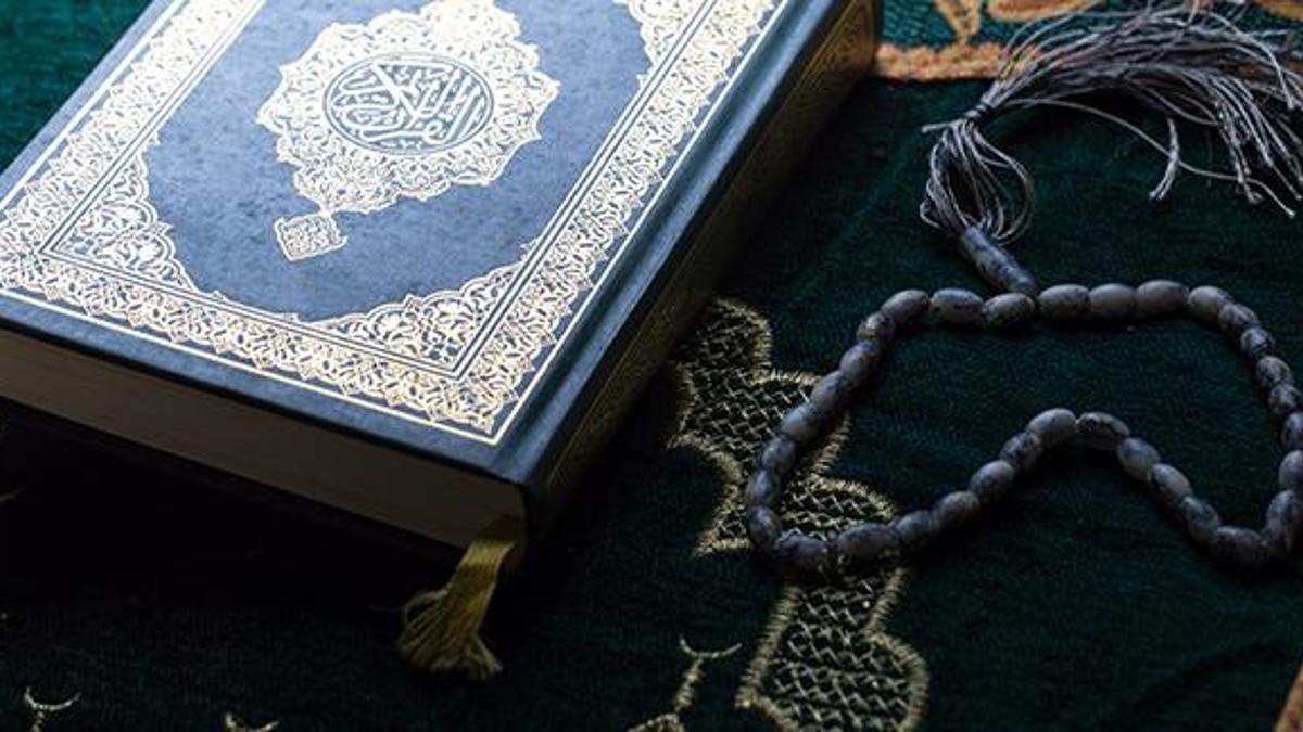 Tilavet secdesi nedir? Secde ayetleri okununca tilavet secdesi nasıl ...