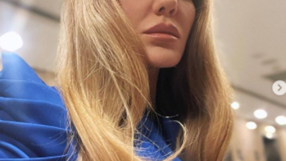 Eda Erol ailesiyle yeni yaşını kutladı - Son Dakika Magazin Haberleri