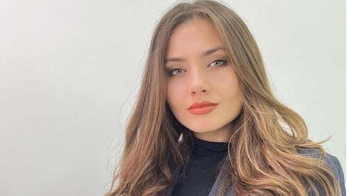 Üç Kız Kardeş Dilek kimdir? Dilek gerçek adı! Ece Baliç kaç yaşında ...