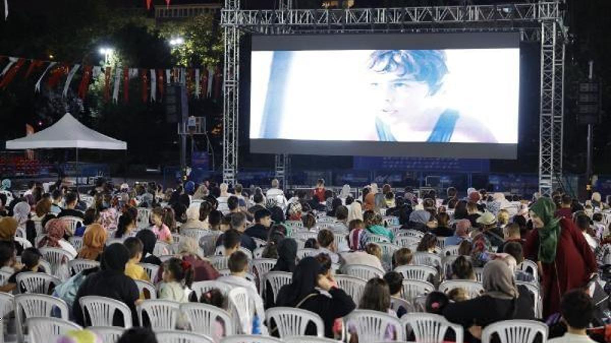 Sultangazi'de Cep Herkülü: Naim Süleymanoğlu filmi izleyiciyle buluştu ...