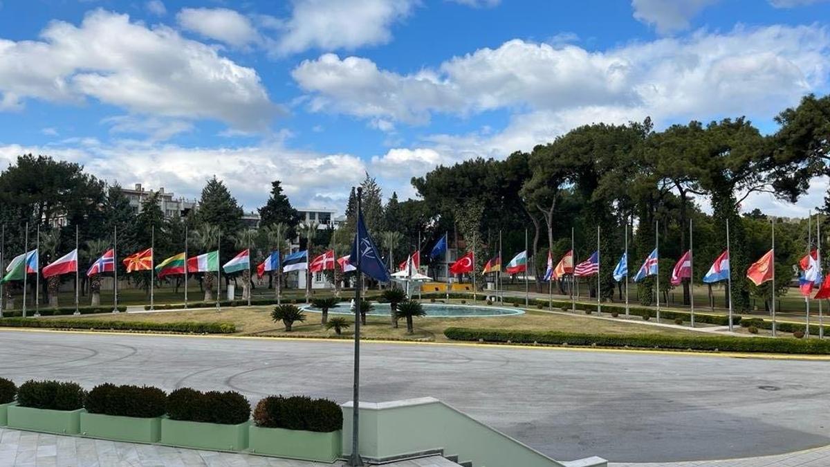 NATO Karargahlarında bayraklar yarıya indirildi - Dünyadan Haberler