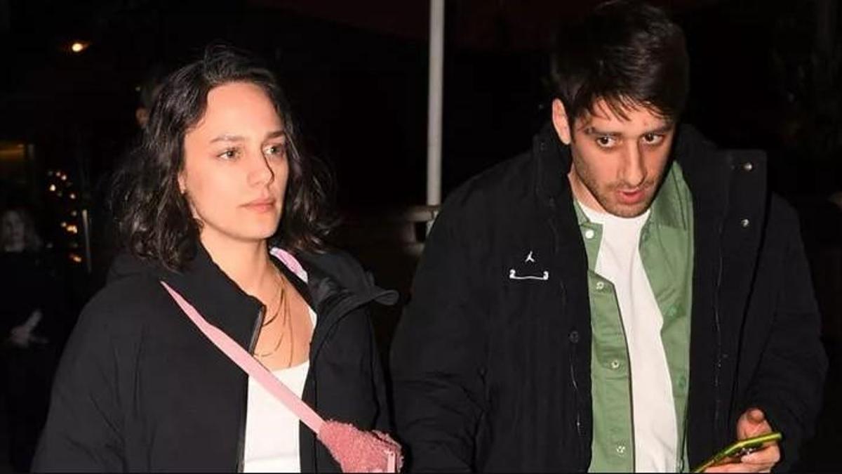 Bora Akkaş ve Oben Alkan çiftinin bebeklerinin cinsiyeti belli oldu ...