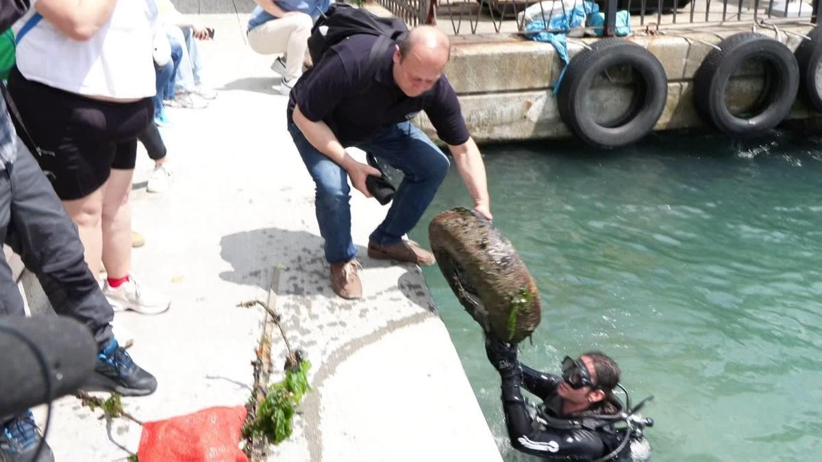 Bebek Sahil'de deniz temizliği - | Video