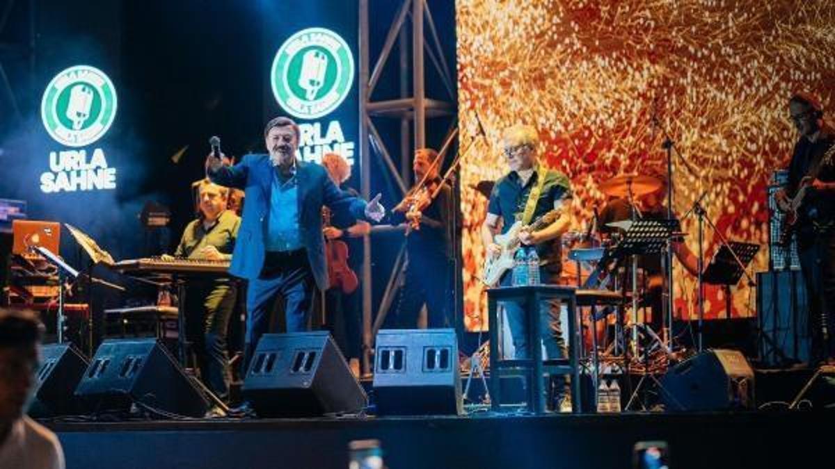 Urla Sahne'de Volkan Konak ve Selami Şahin rüzgarı esti - Urla Haber