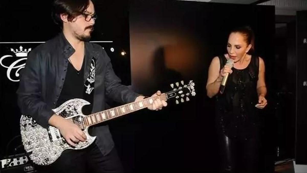 Sertab Erener ve Emre Kula aynı sahnede - Son Dakika Magazin Haberleri