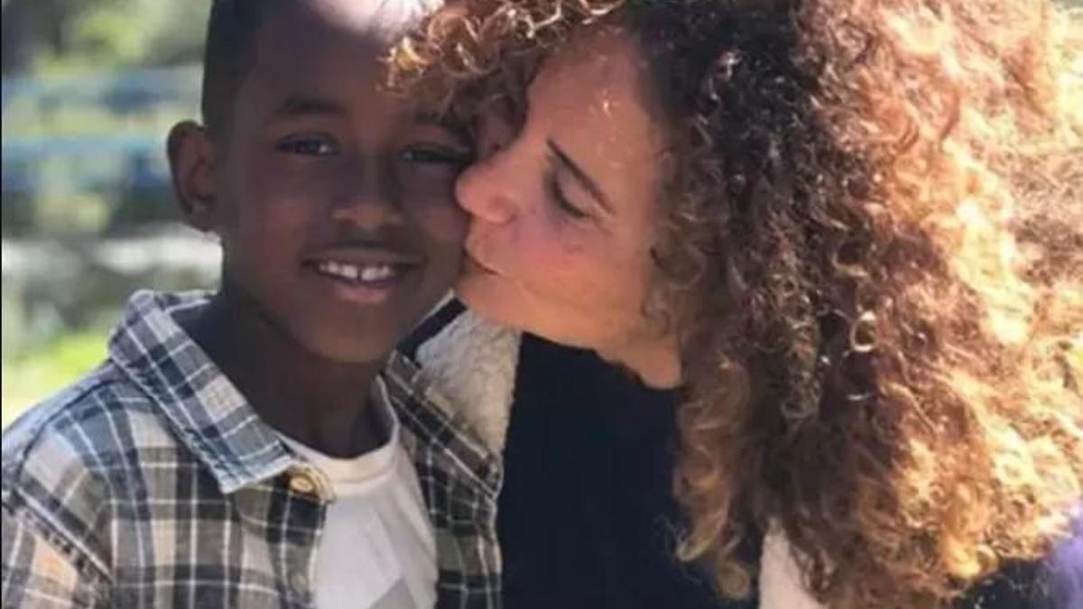 Esra Akkaya okulun ilk gününde oğlu Can Alex'i yalnız bırakmadı ...